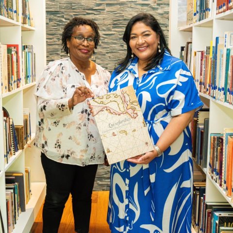 Minister of Culture visits the Mongui Maduro Museum and Library in ...