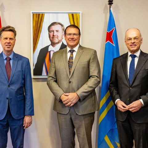 Governor receives the chairmen of the Senate and House of ...