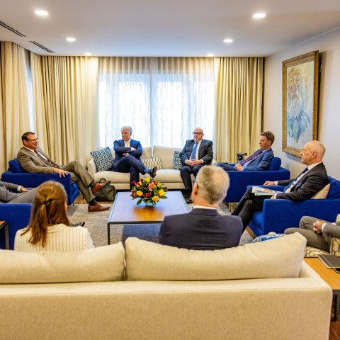 Governor receives the chairmen of the Senate and House of ...