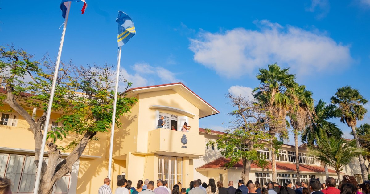 Unveiling of the Aruban Coat of Arms at the Government Building ...