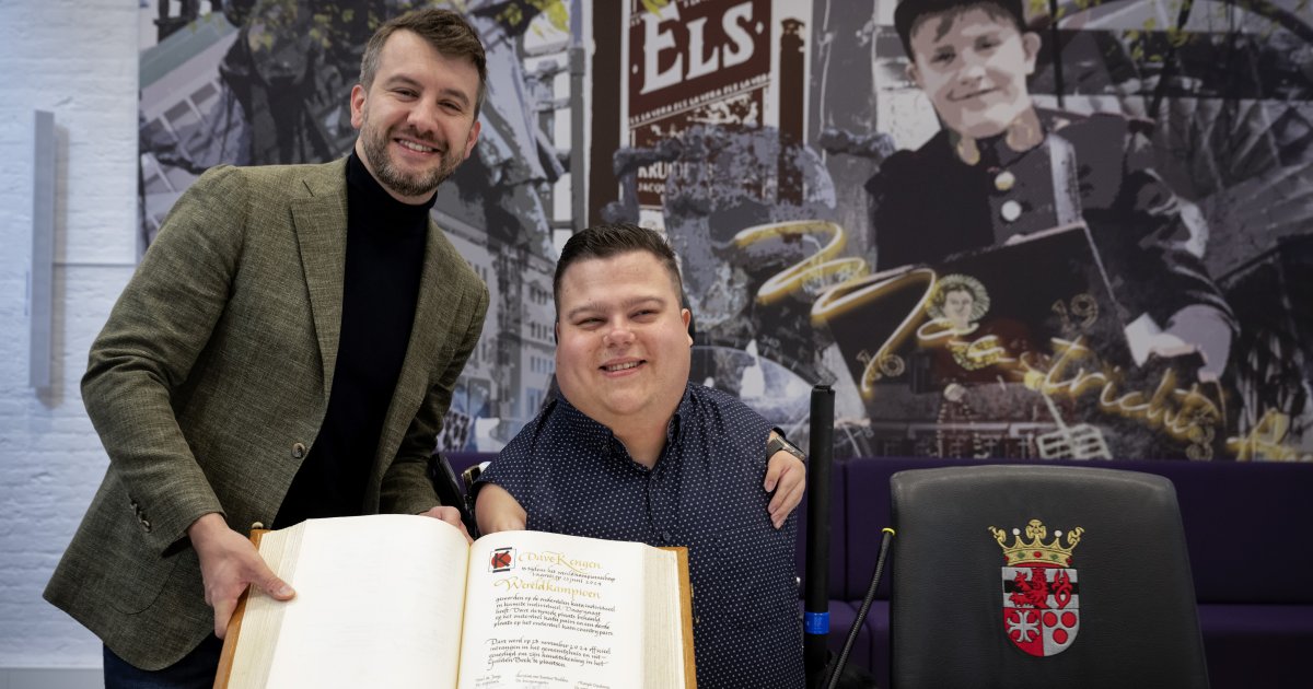 Dave Kengen tekent Beeks Gulden Boek | Gemeente Beek