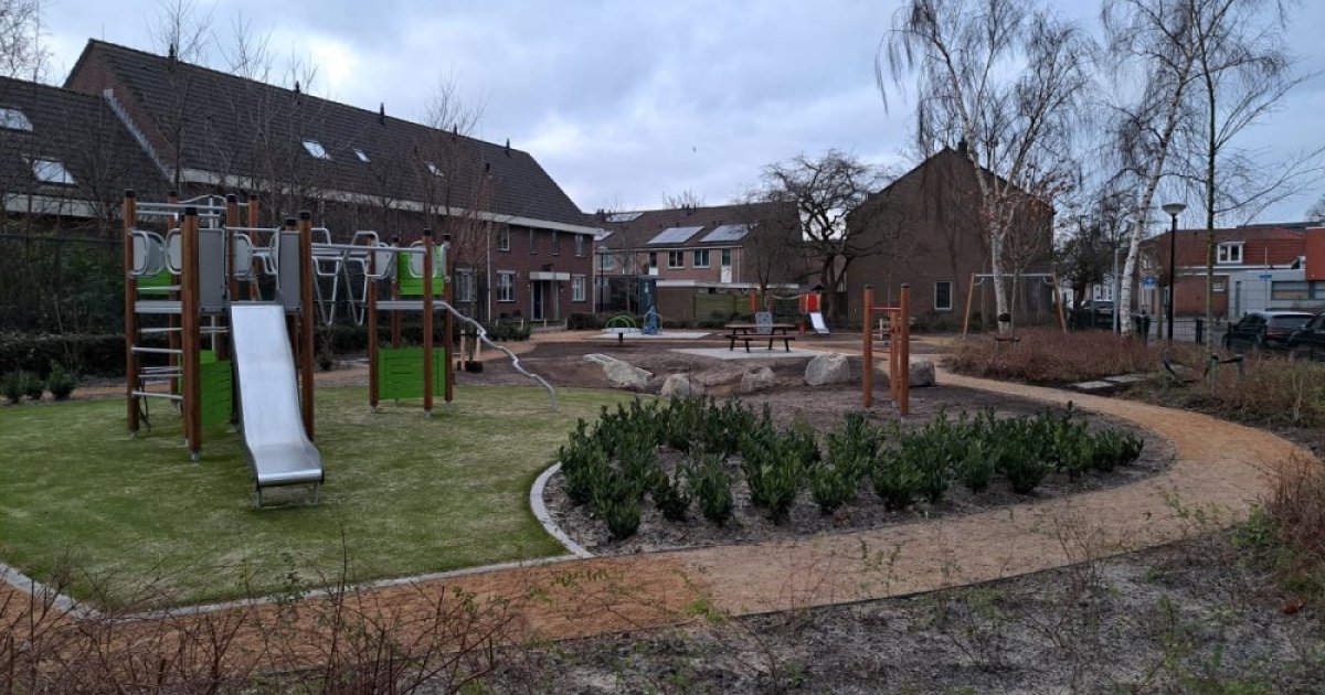 Vervuilde grond wordt weggehaald bij speeltuin | Gemeente Beverwijk