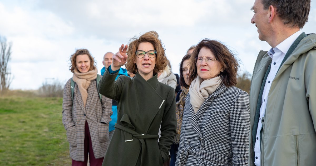 Staatssecretaris bezoekt Aagtenpark | Gemeente Beverwijk