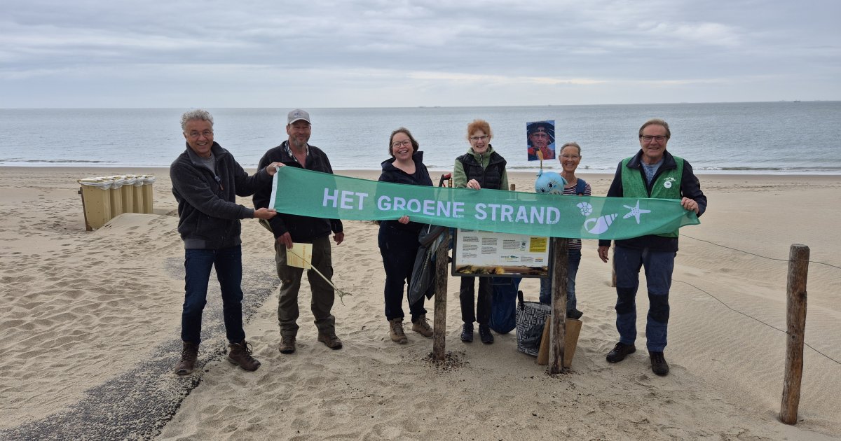 Vrijwilligers en wethouder vieren Groene Strand Wimpels voor Kwade Hoek ...