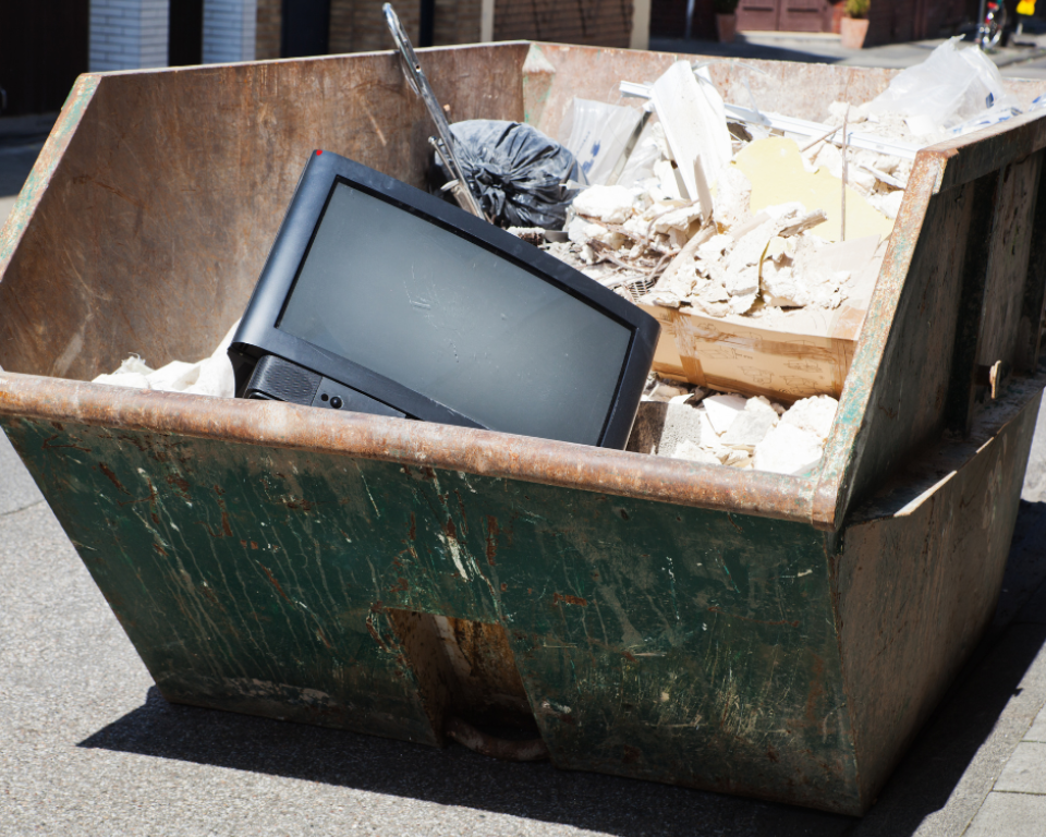 Voorwerp plaatsen op of aan de weg? Vraag op tijd een vergunning aan ...