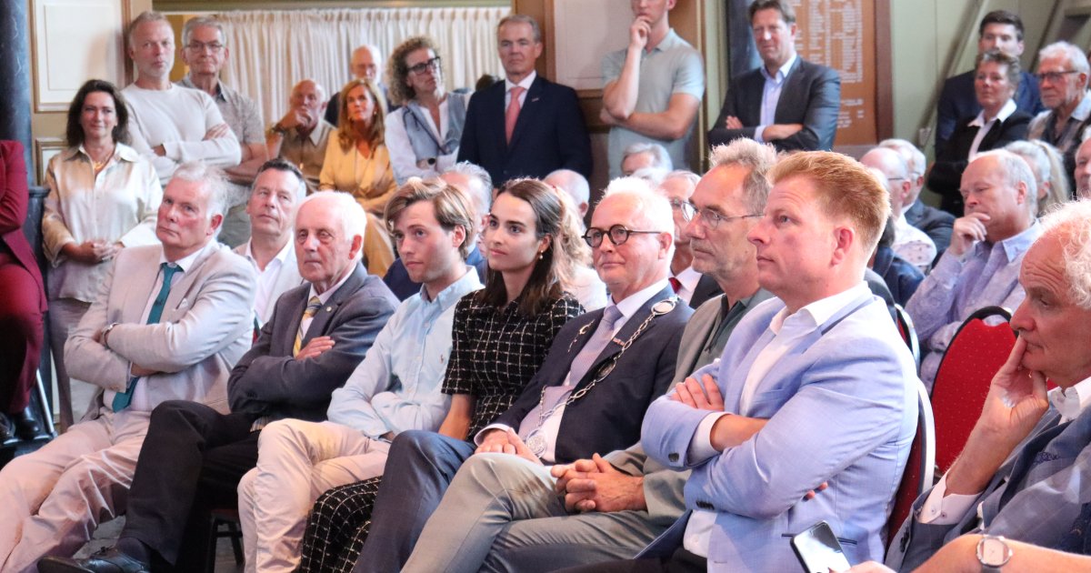 Warm en dankbaar afscheid voor burgemeester Gerard van den Hengel ...