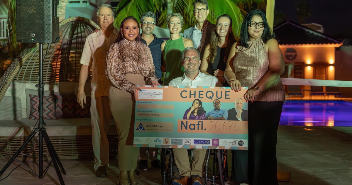 De SGR-Groep ta risibí donashon di Dolphin Suites Curaçao! | SGR-Groep ...