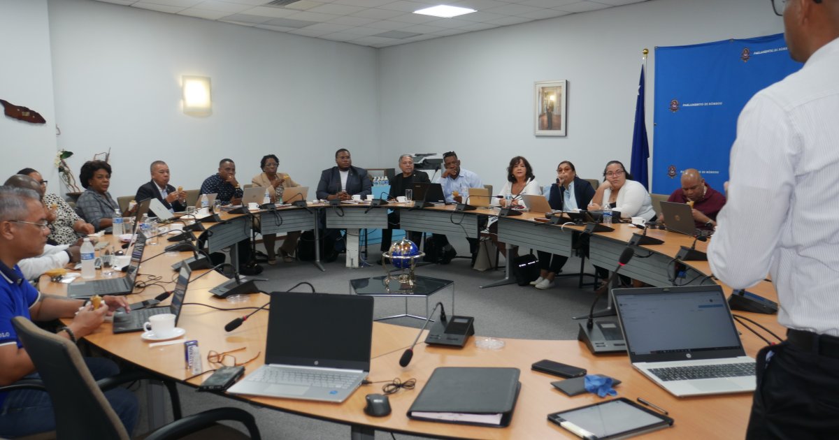 iBabs practical sessions to members of the Curaçao Parliament ...