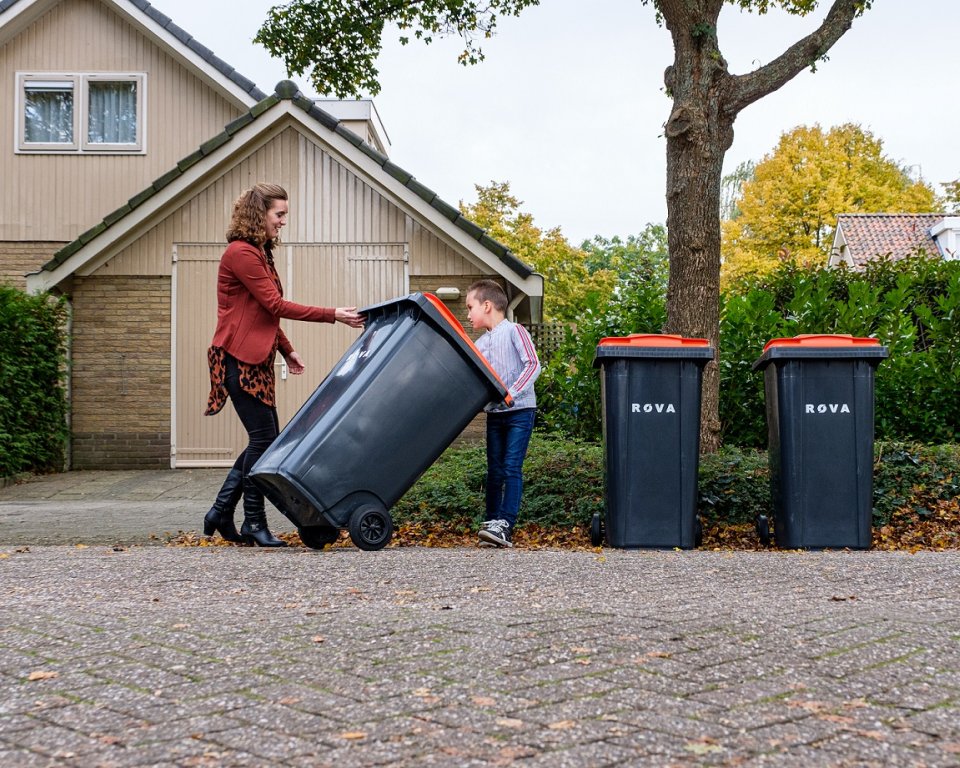 ROVA controleert pmd-containers op vervuiling | Winterswijk